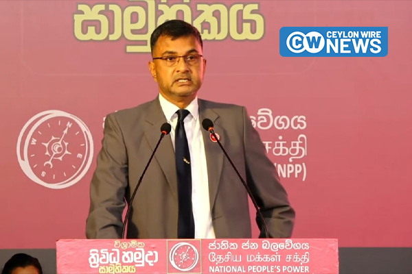 මාළිමාවේ වේදිකාවට ගොඩවුණු නිසා ‘බ්ලැක්ලිස්ට්’ කළ ගුවන් හමුදා ලොක්කාට ...