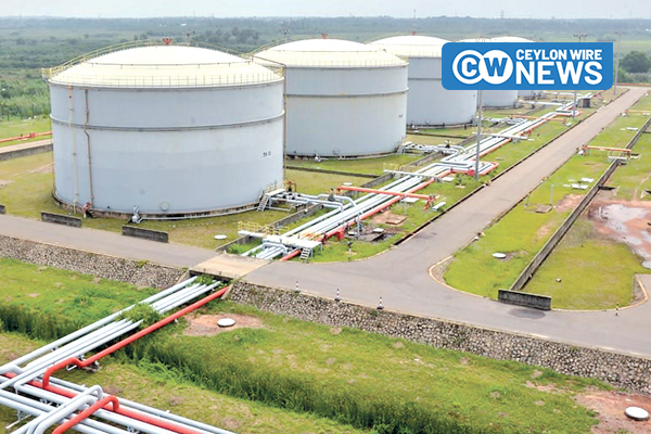 කොලොන්නාවෙන් පෙට්‍රල් ලීටර් 150,000ක් අතුරුදන් – හිඩැස පුරවන්න ටැංකියට ...