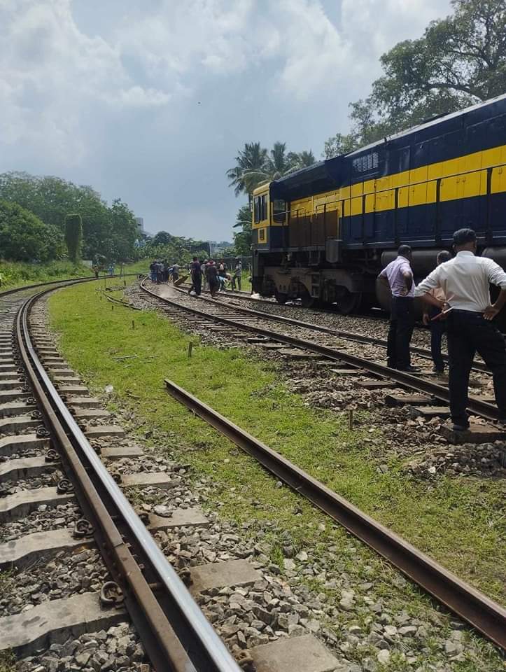 ප්‍රීමා කෝච්චිය රාගමදී පීලි පනී – CEYLONWIRE