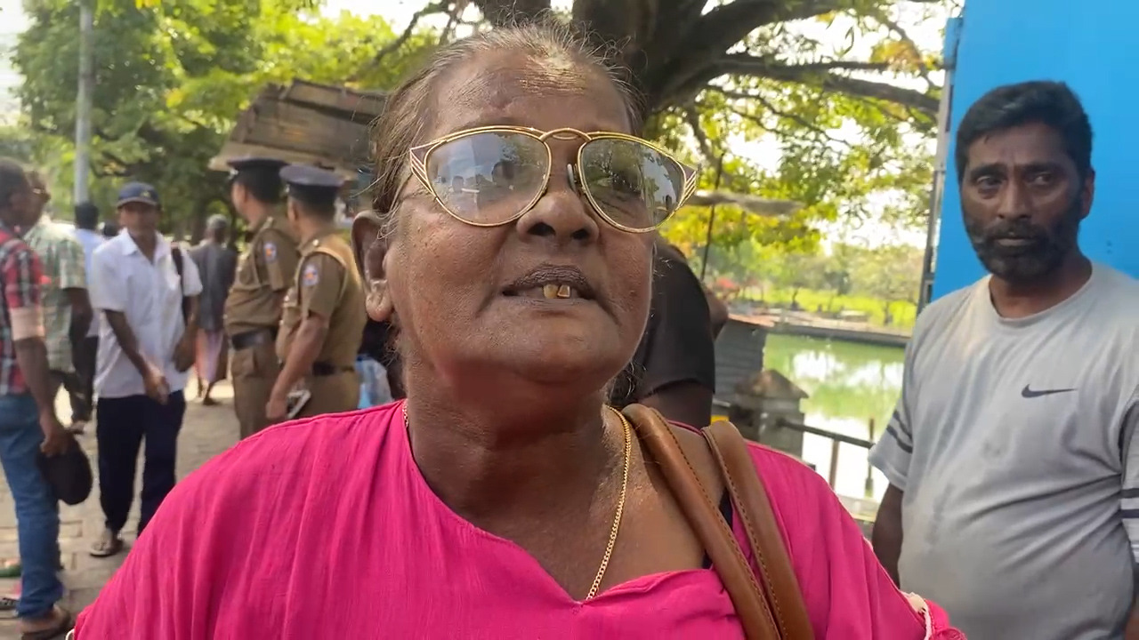 බැස්ටියන් මාවතේ කඩ කඩන්න ආපු පොලිසිය ආණ්ඩුකාරයාගේ නියෝගයෙන් ආපහු හැරී යයි – CEYLONWIRE