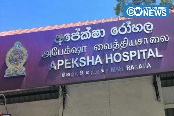 අපේක්ෂා රෝහලේ කාර්ය සහායකවරයෙක් පරිපාලන නිලධාරියාගේ අත මන්නයකින් කපලා ...