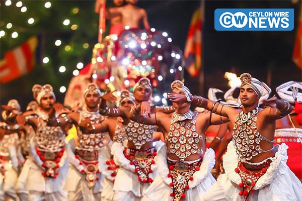 මහනුවර ඇසළ පෙරහැර බලන්න රු.100,000ටත් ටිකට් විකුණති – CEYLONWIRE