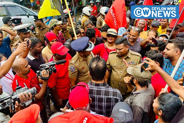 ජන අරගල සන්ධානයේ පත්‍රිකා බෙදාහැරීමට මොරටුවේදී පොලිසියෙන් බාධා – CEYLONWIRE