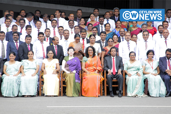 අගමැතිනිය විදුහල්පතිවරුන් 396ක් මුණගැහෙයි – CEYLONWIRE