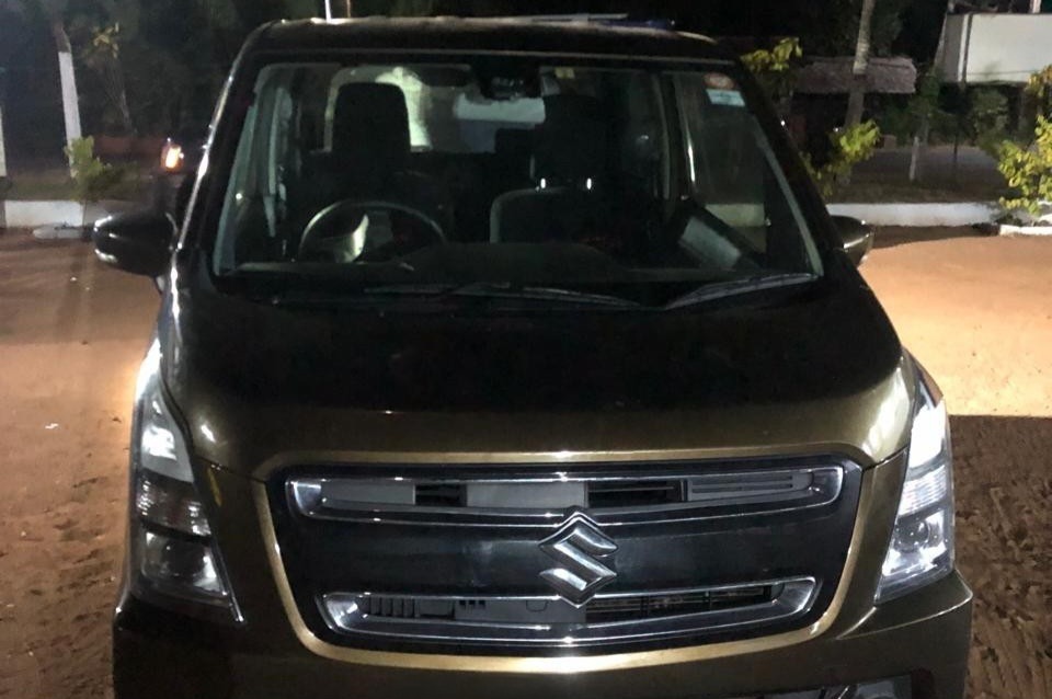 ‘වැගන් ආර්’ එකක් උස්සලා – හතරක් අත්අඩංගුවට – CEYLONWIRE