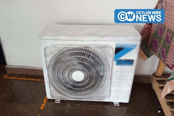 වේරහැර RMV එක ඇතුළේ AC එකක් මහ දවාලෙ වාහනෙකින් ඇවිත් උස්සලා – CEYLONWIRE