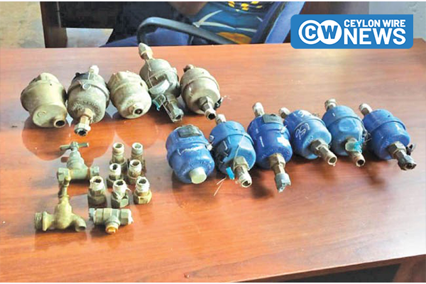 ජලසම්පාදන සේවකයෙක් ගෙවල්වල වතුර මීටර් හොරෙන් ගලවලා පරණ බඩු කඩේට විකුණලා – CEYLONWIRE